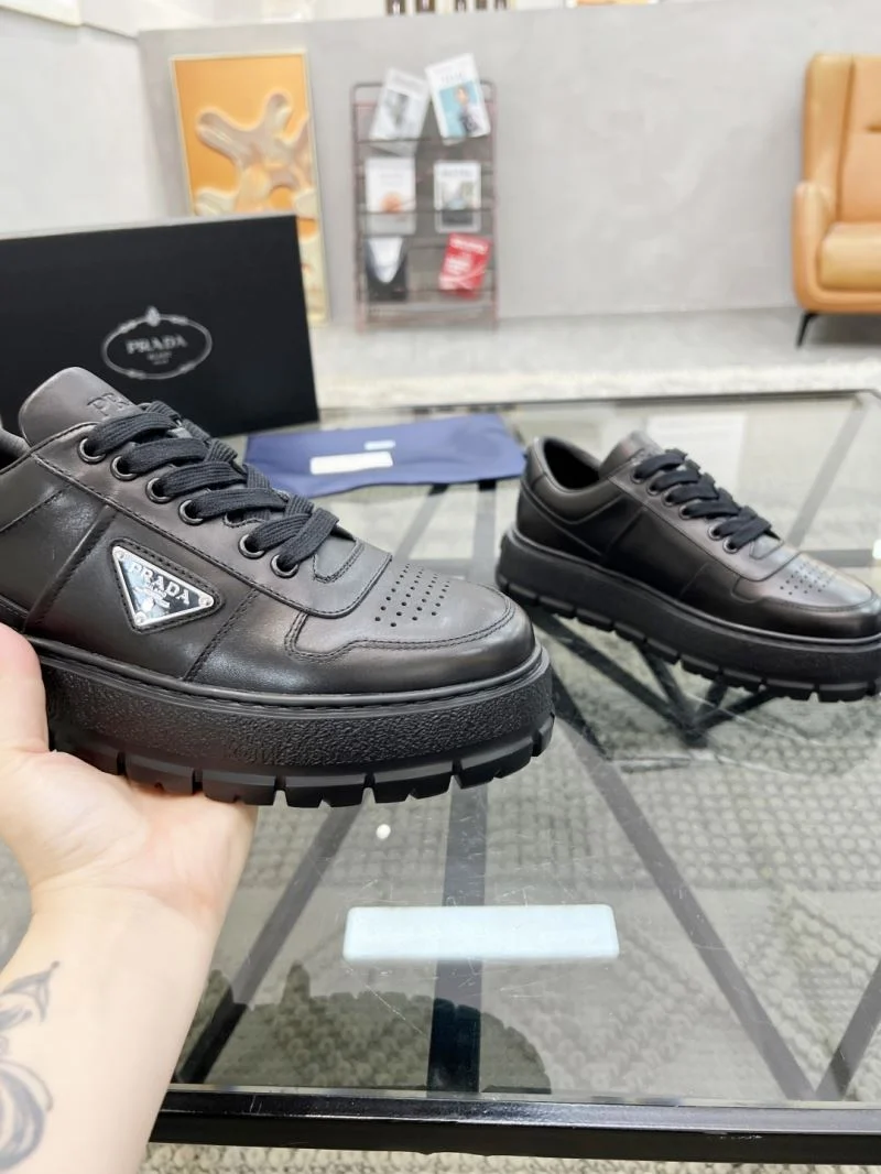 Top mirror Prada Low Shoes