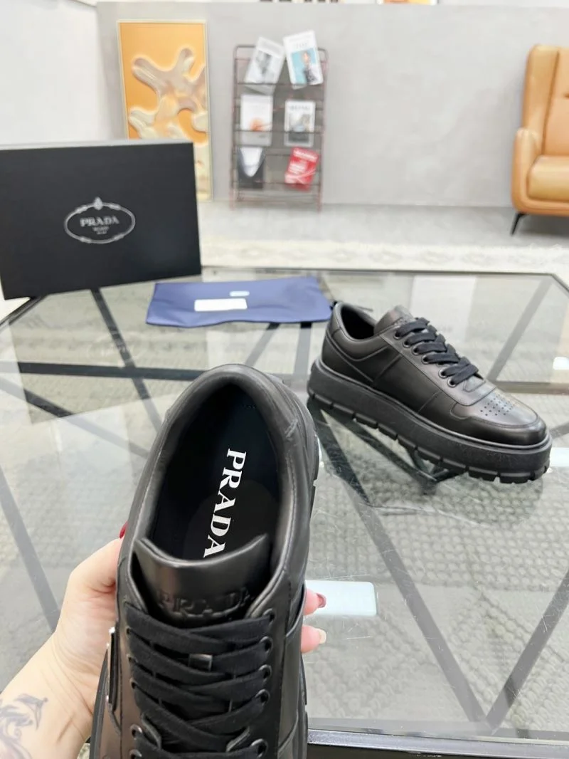 Top mirror Prada Low Shoes