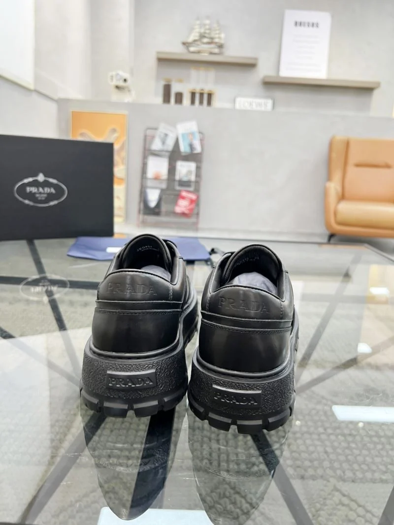 Top mirror Prada Low Shoes
