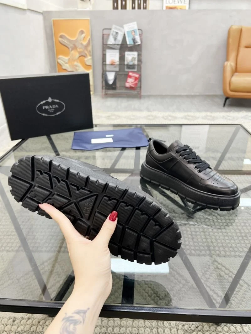 Top mirror Prada Low Shoes