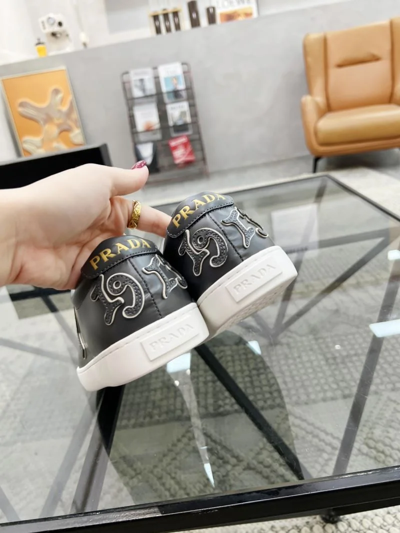 Top match Prada Low Shoes