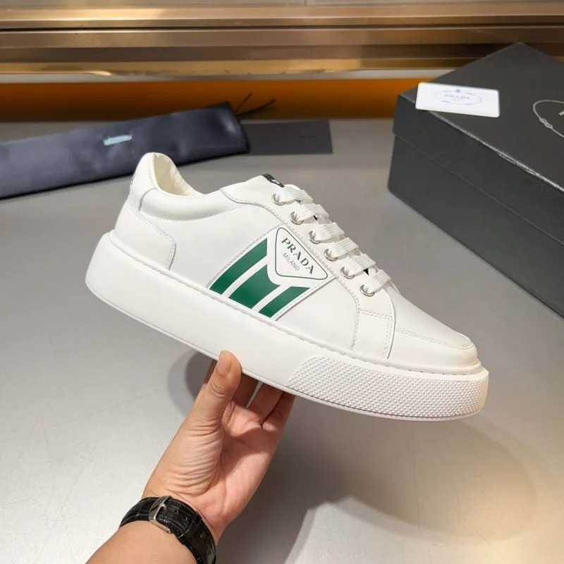 Accurate model Prada Low Shoes