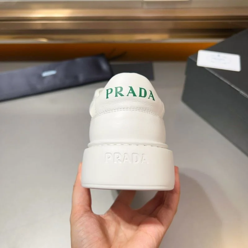 Accurate model Prada Low Shoes