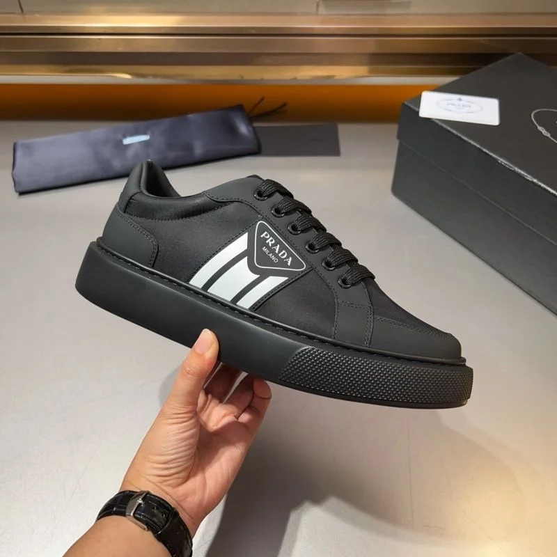 Top match Prada Low Shoes
