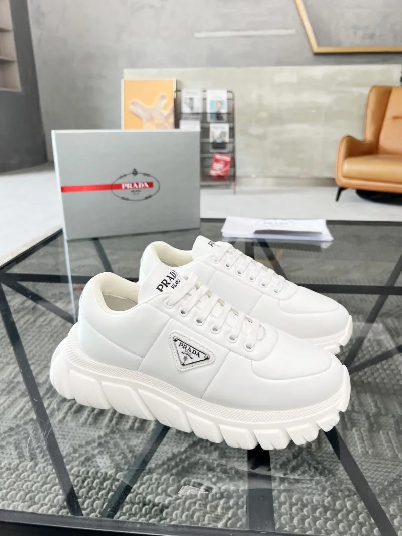 Accurate model Prada Low Shoes