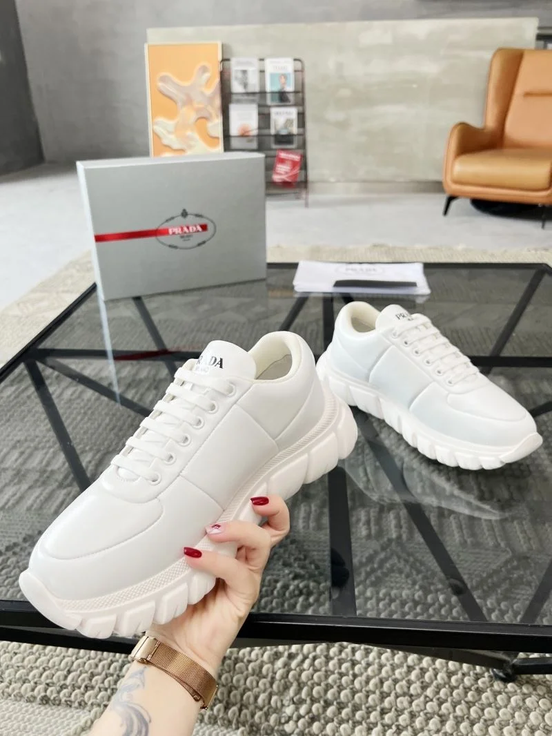 Accurate model Prada Low Shoes