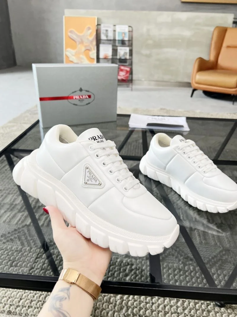 Accurate model Prada Low Shoes
