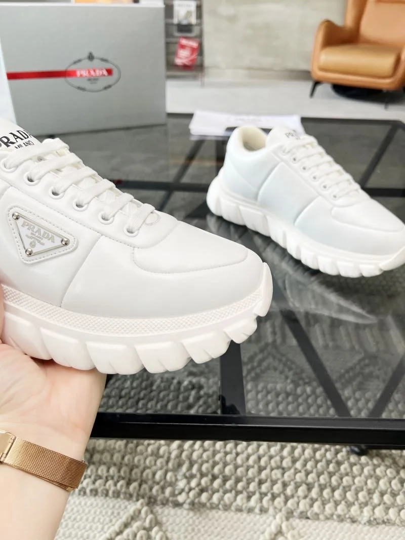 Accurate model Prada Low Shoes
