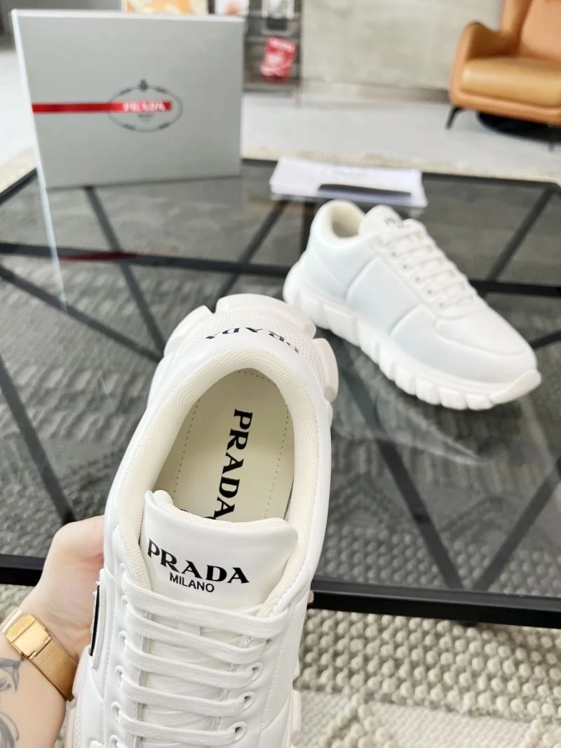 Accurate model Prada Low Shoes