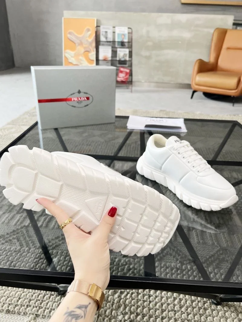 Accurate model Prada Low Shoes