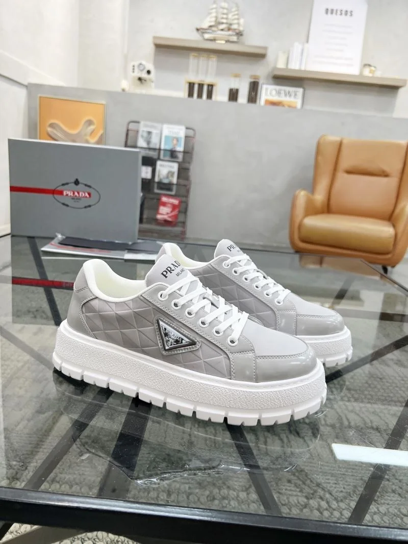 Top mirror Prada Low Shoes
