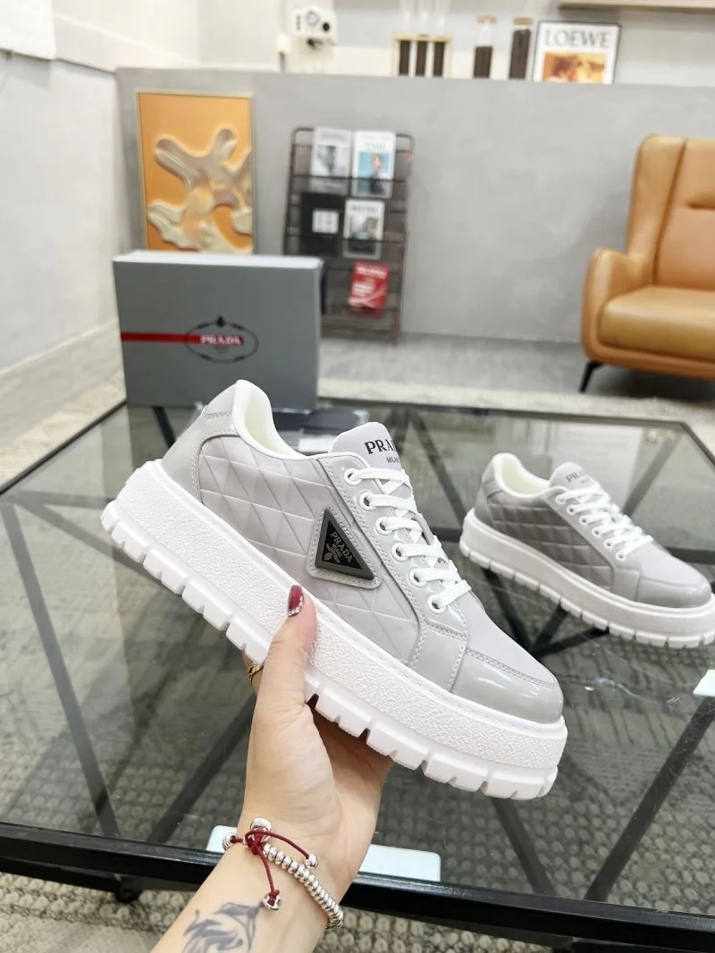 Top mirror Prada Low Shoes