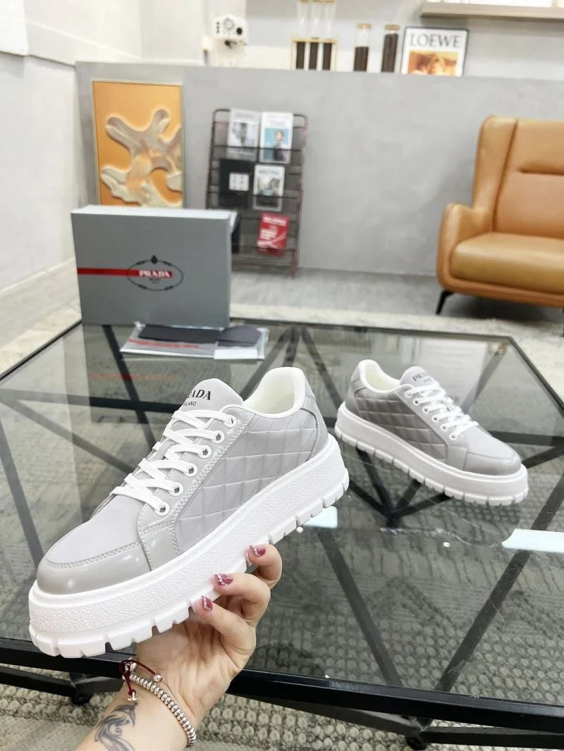 Top mirror Prada Low Shoes