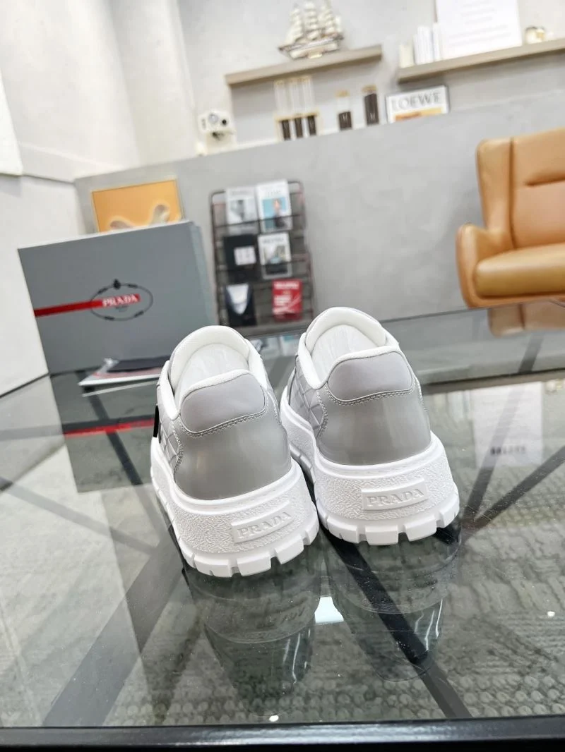 Top mirror Prada Low Shoes