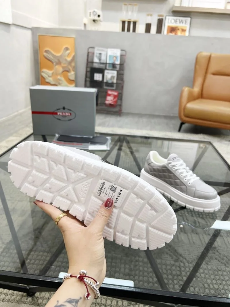 Top mirror Prada Low Shoes
