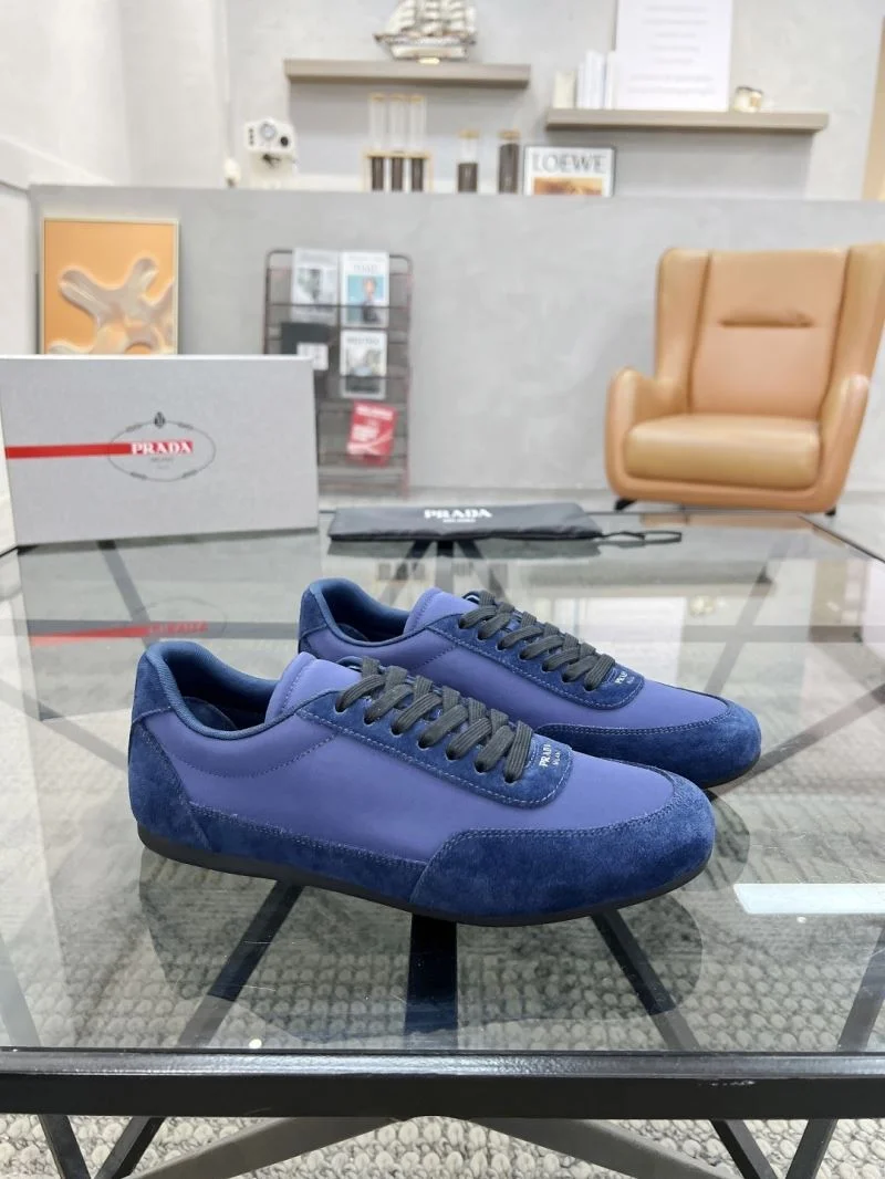 Accurate model Prada Low Shoes