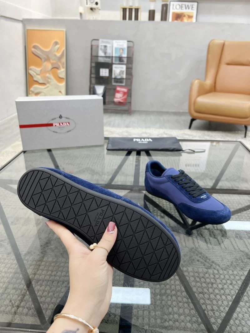 Accurate model Prada Low Shoes