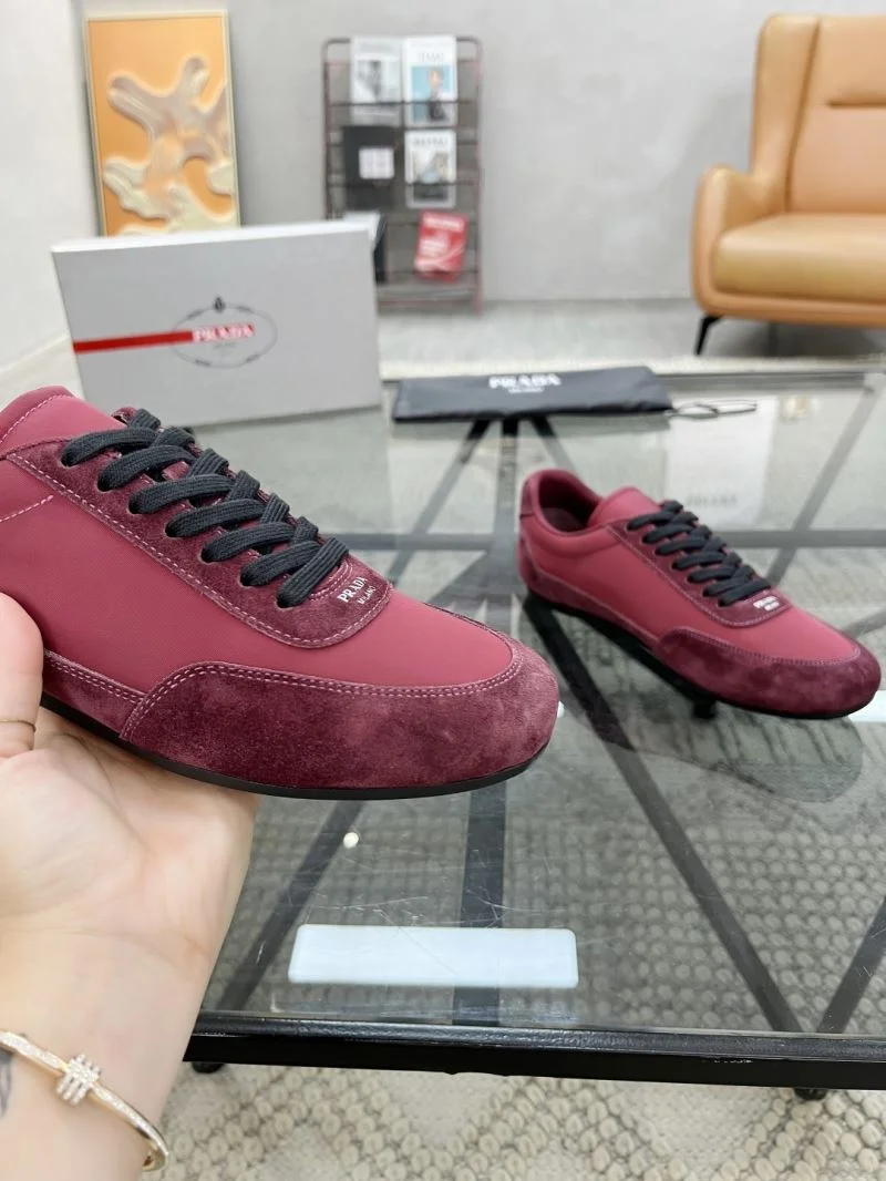 Accurate model Prada Low Shoes