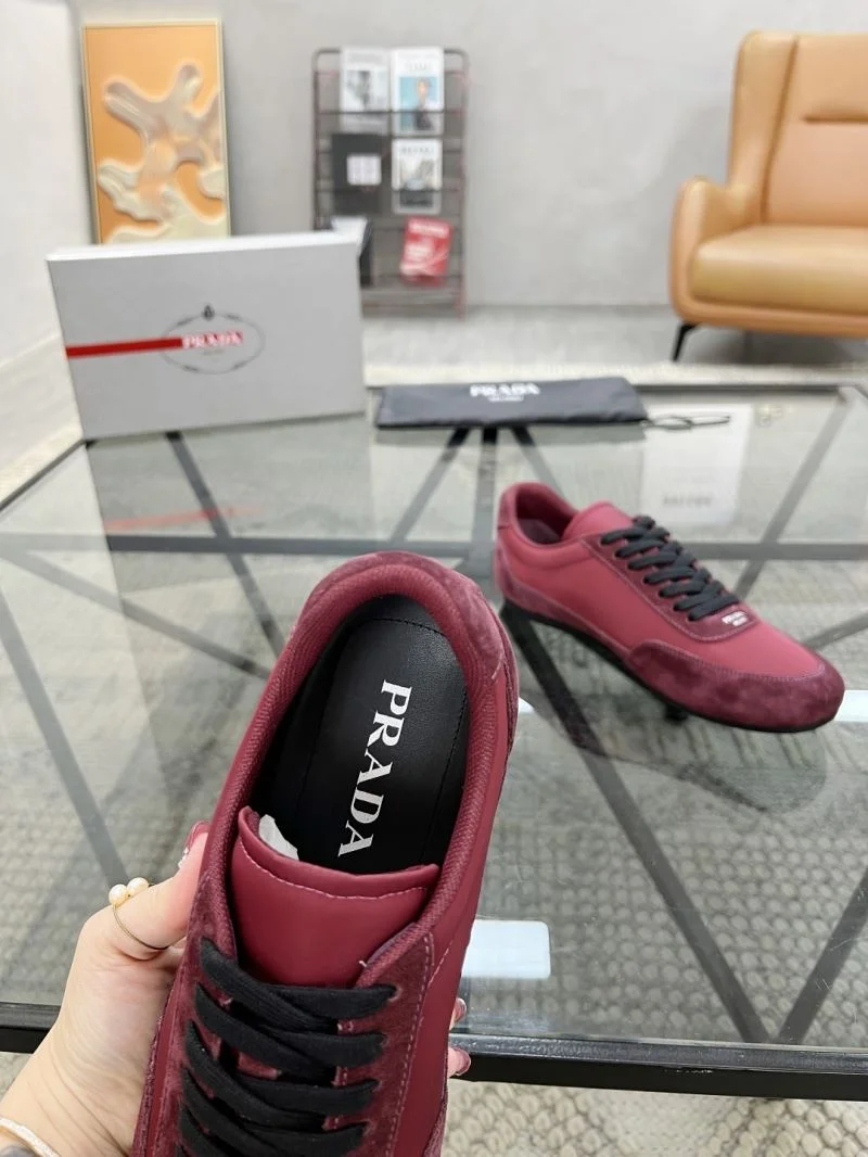 Accurate model Prada Low Shoes