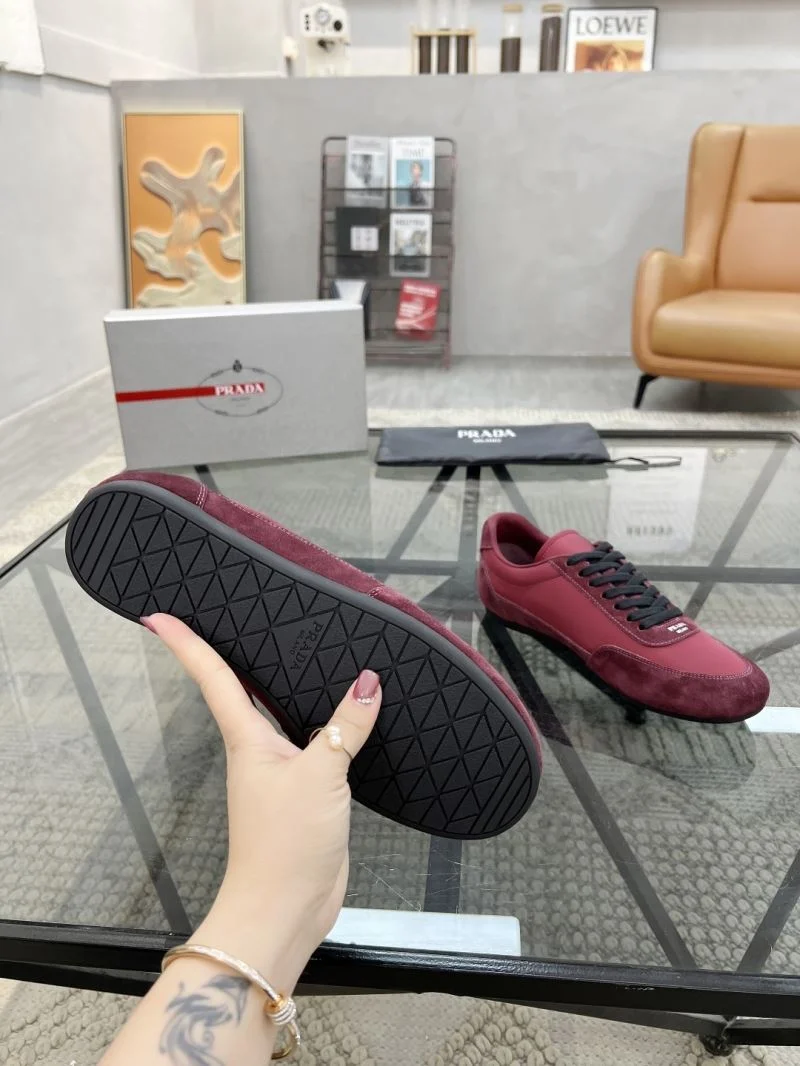 Accurate model Prada Low Shoes