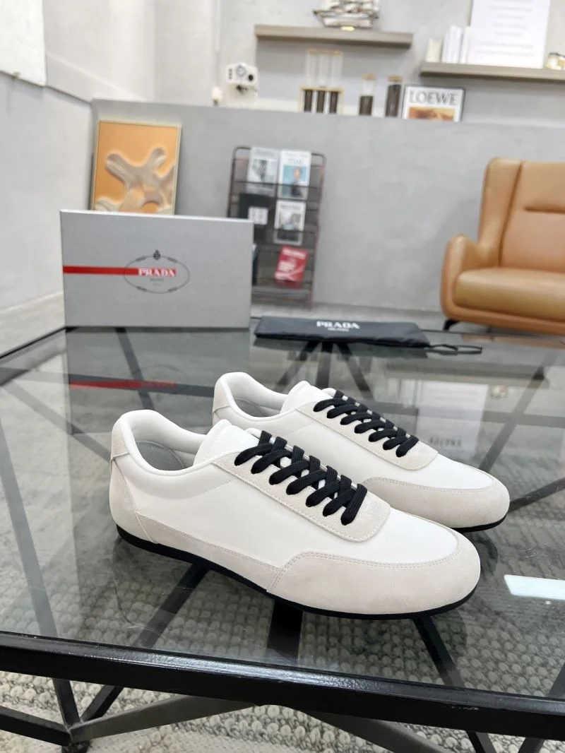 Accurate model Prada Low Shoes