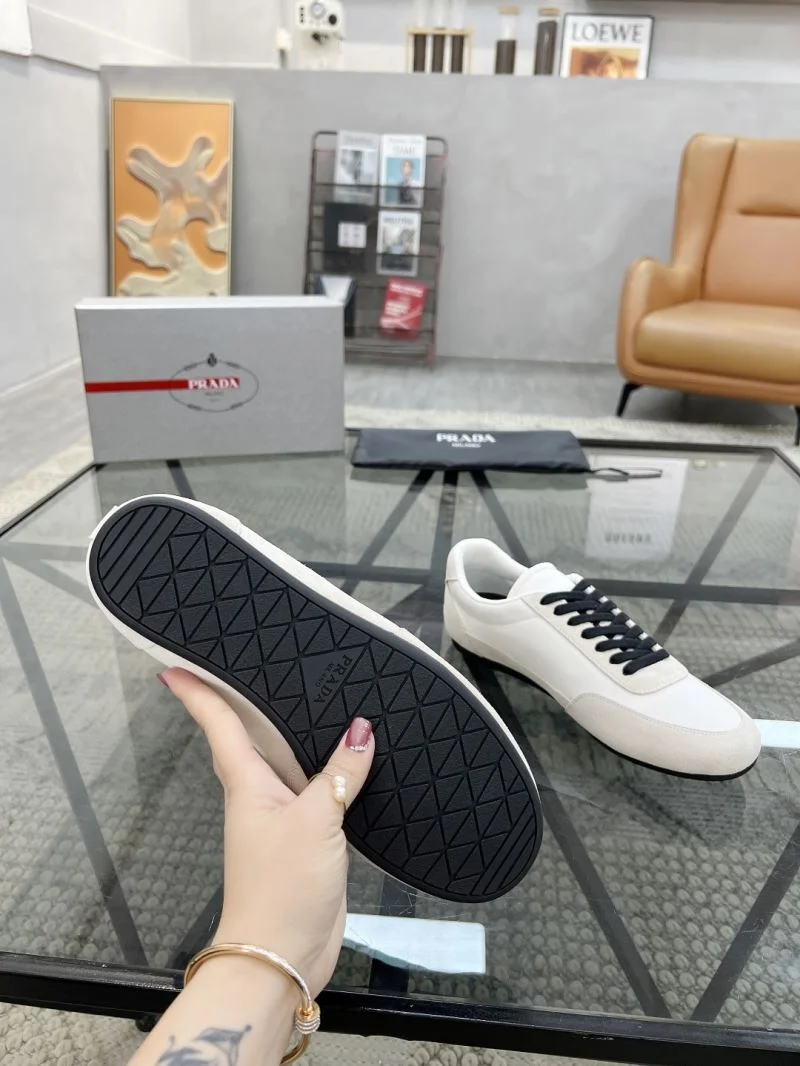 Accurate model Prada Low Shoes