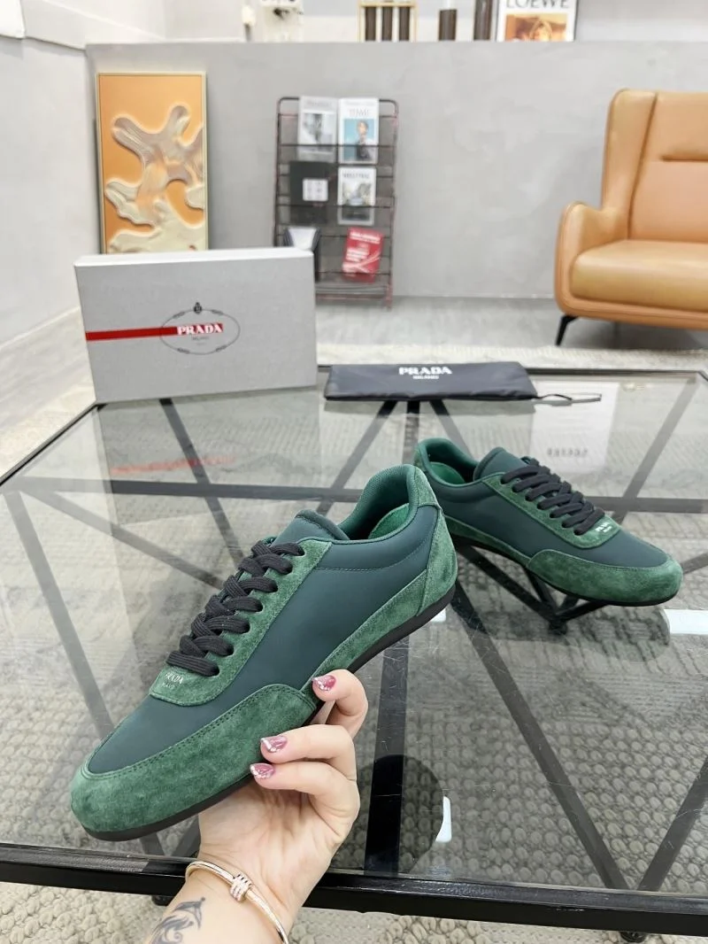 Accurate model Prada Low Shoes