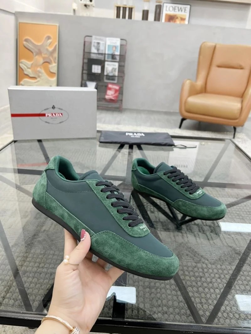 Accurate model Prada Low Shoes