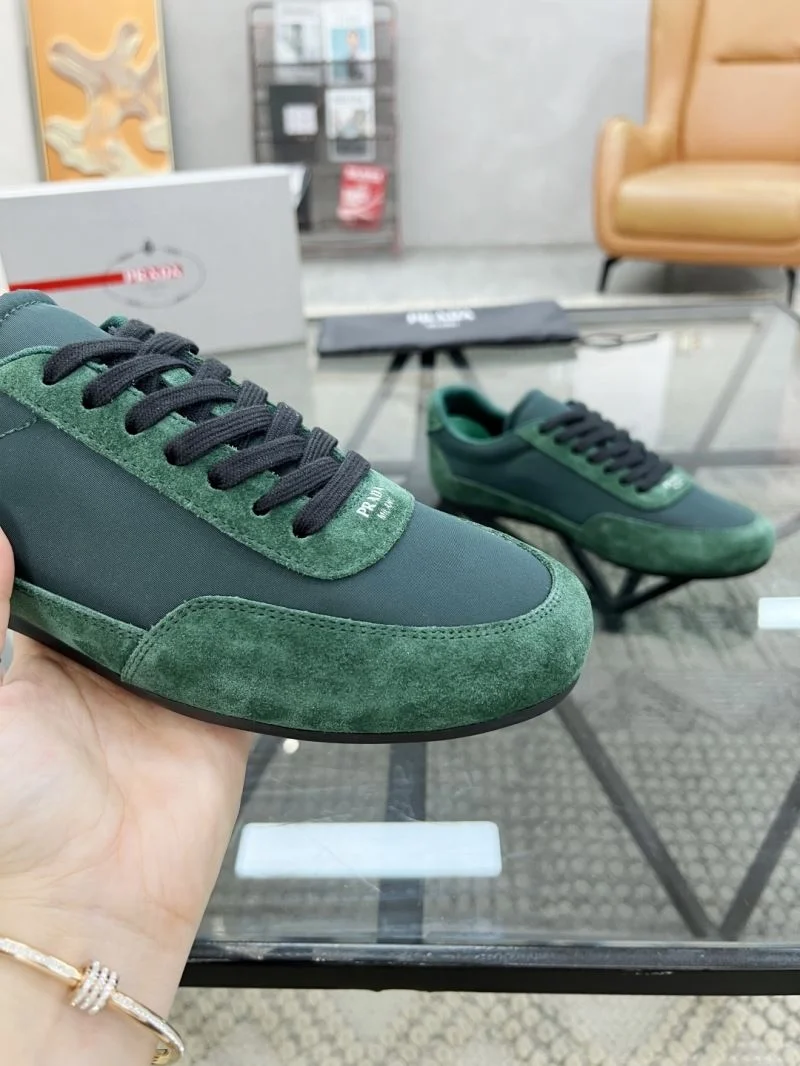 Accurate model Prada Low Shoes