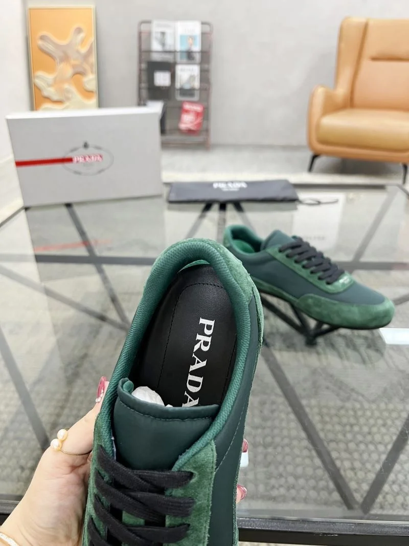 Accurate model Prada Low Shoes