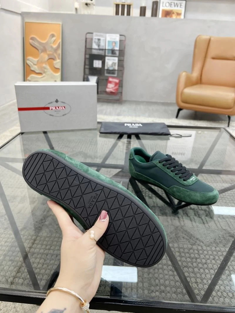 Accurate model Prada Low Shoes