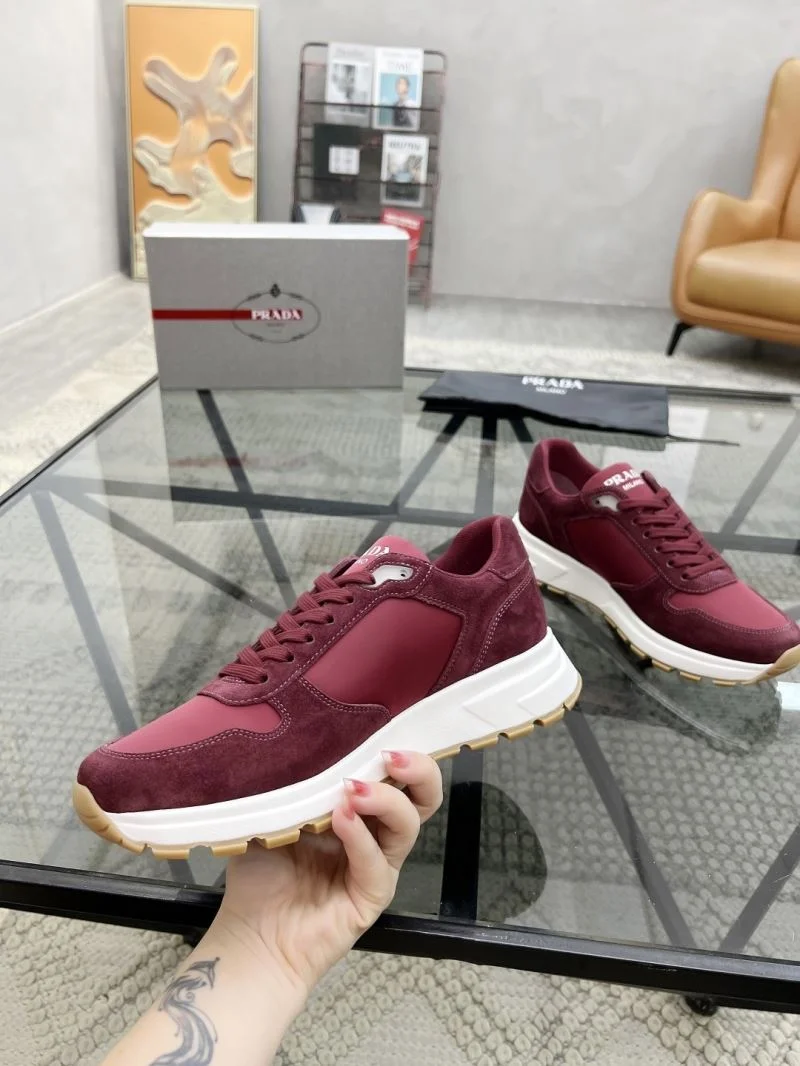 Accurate model Prada Low Shoes