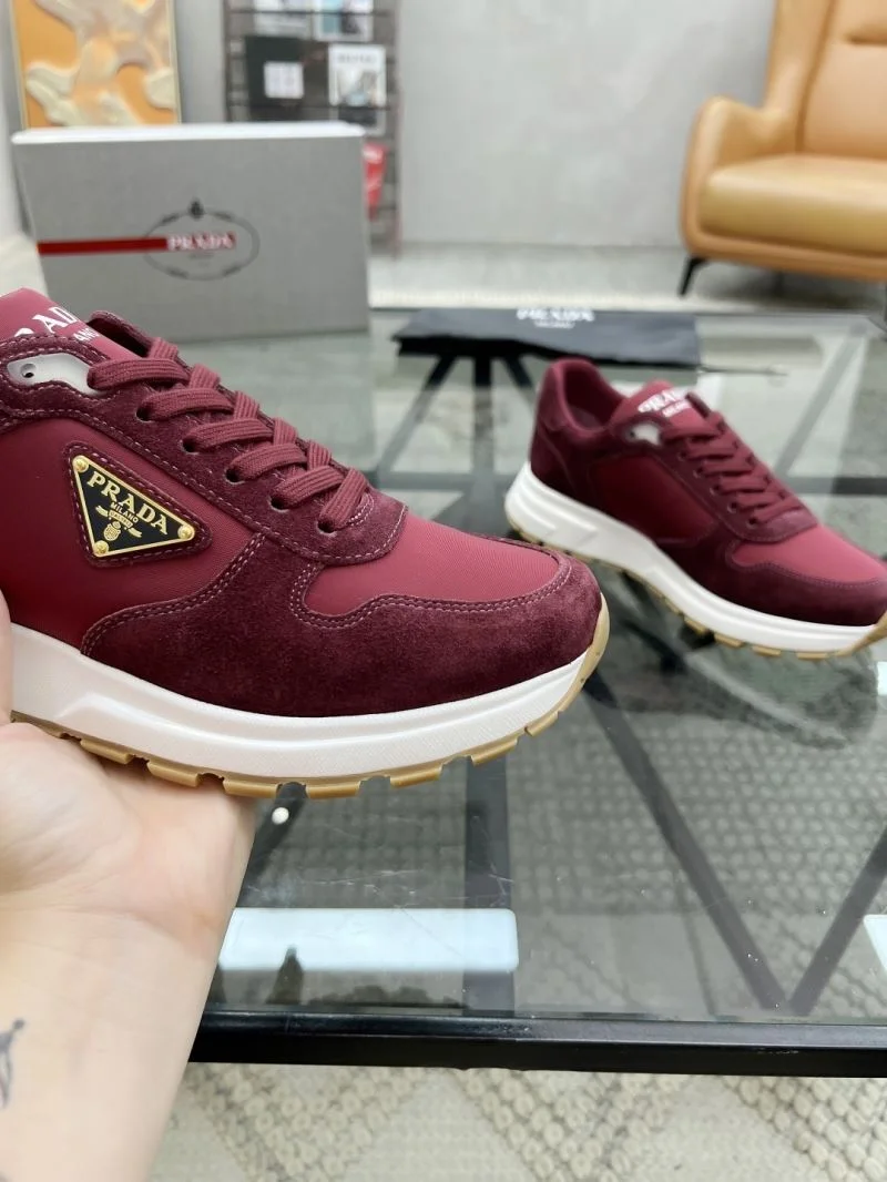 Accurate model Prada Low Shoes