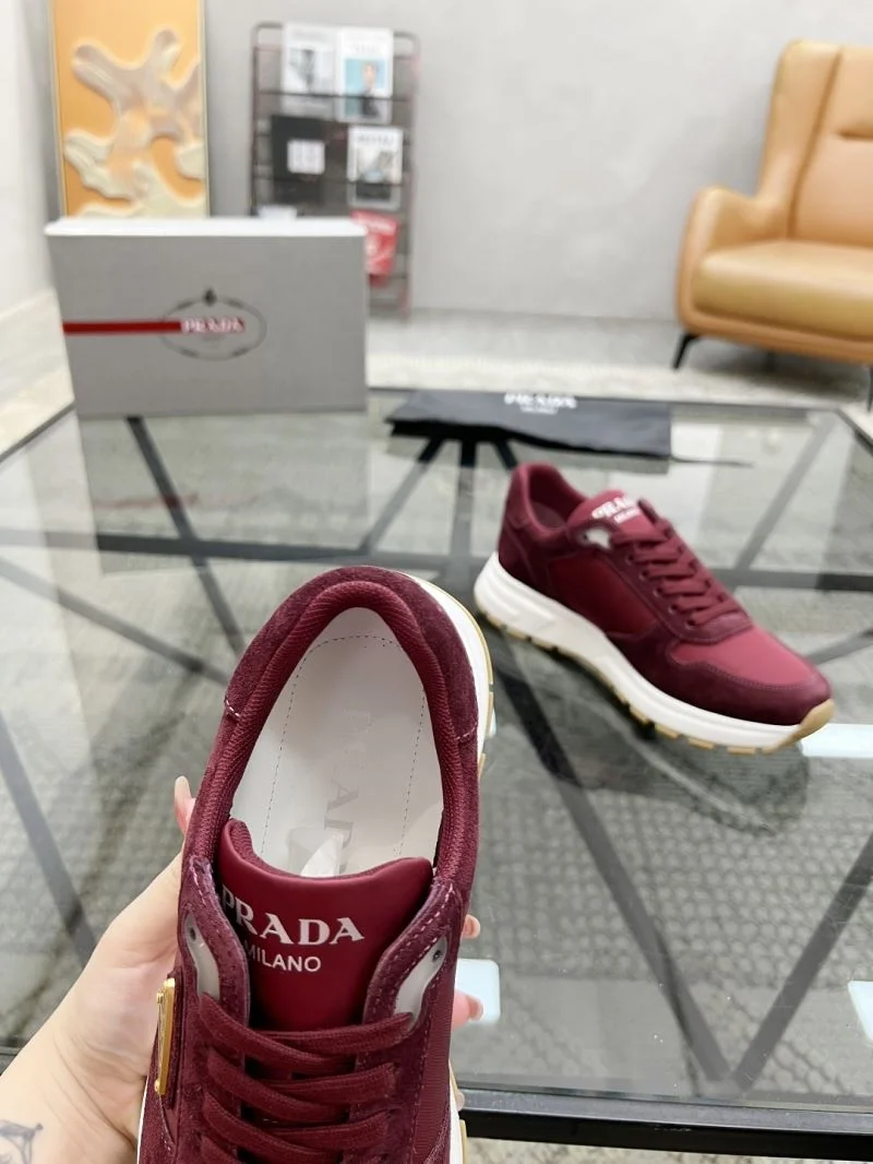 Accurate model Prada Low Shoes