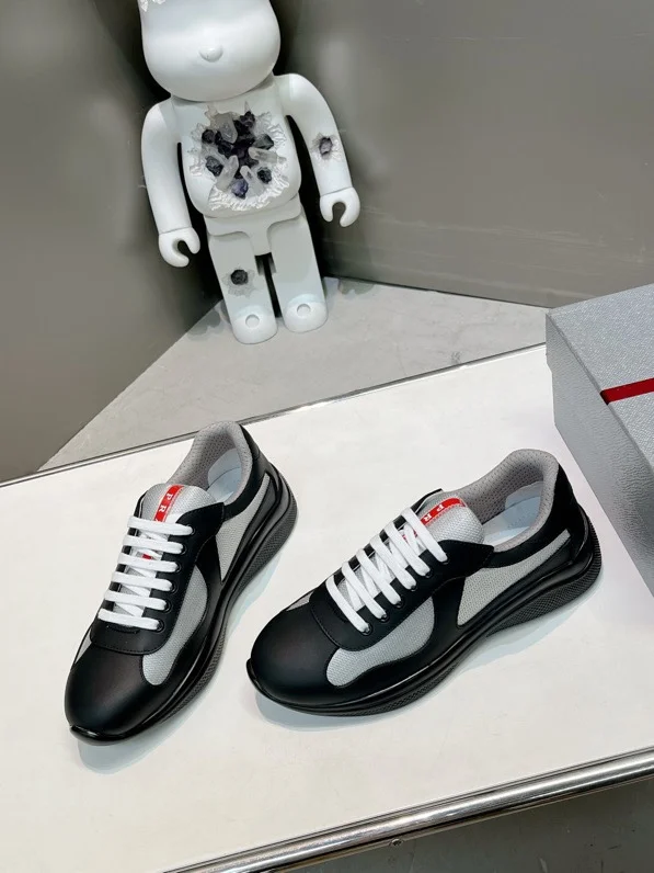 Top mirror Prada Low Shoes