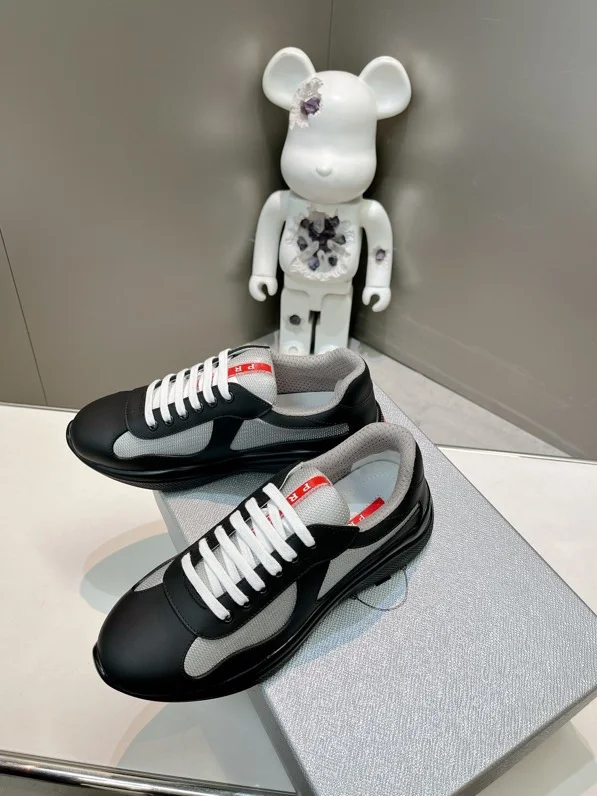 Top mirror Prada Low Shoes