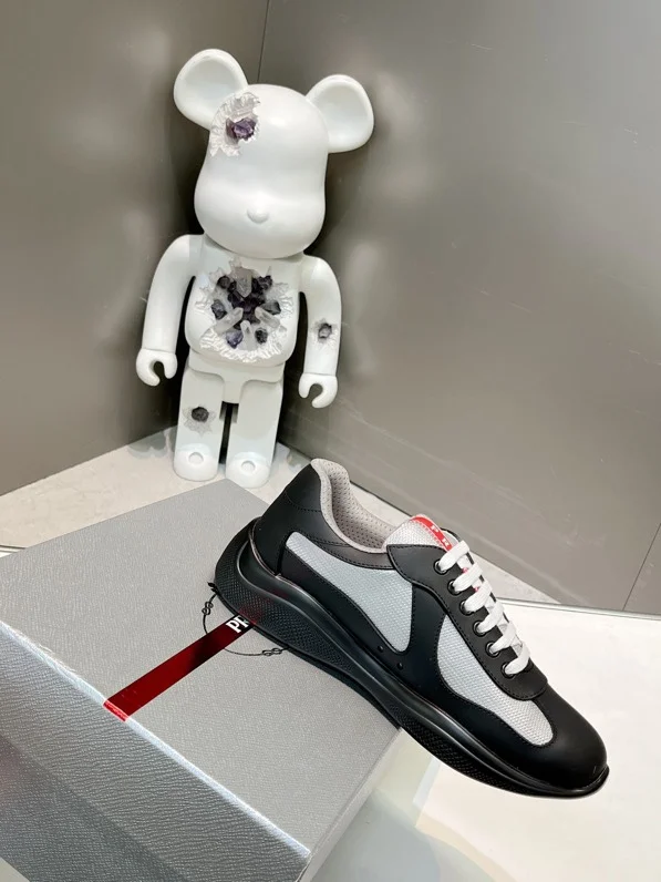 Top mirror Prada Low Shoes