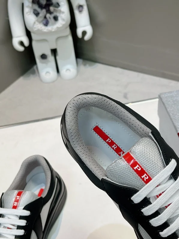 Top mirror Prada Low Shoes
