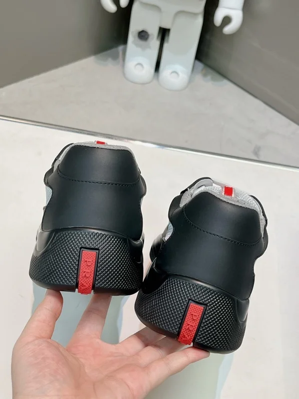 Top mirror Prada Low Shoes