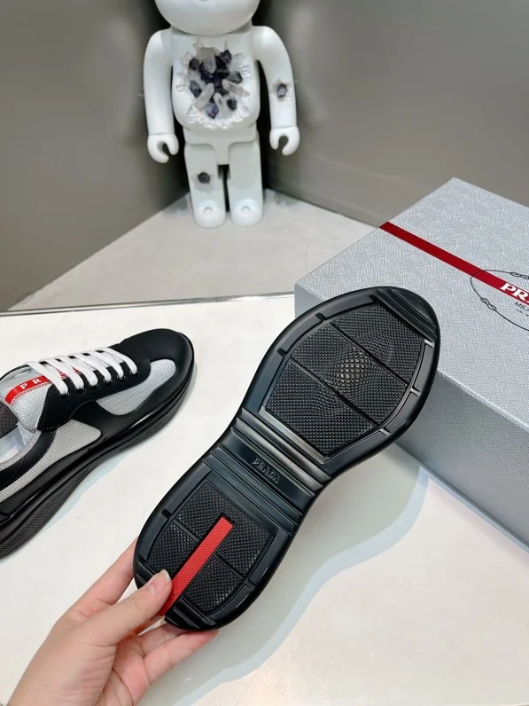 Top mirror Prada Low Shoes