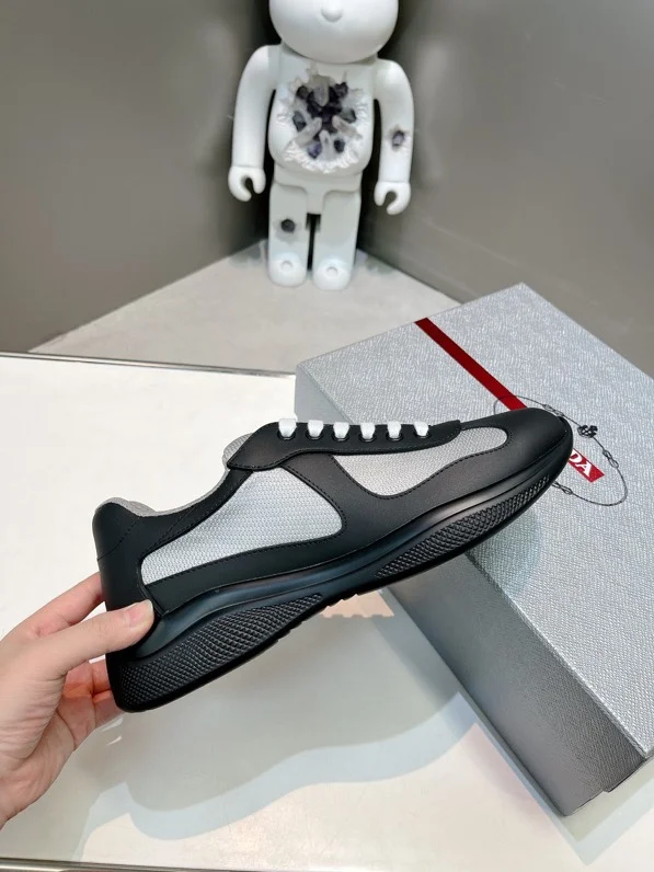 Top mirror Prada Low Shoes