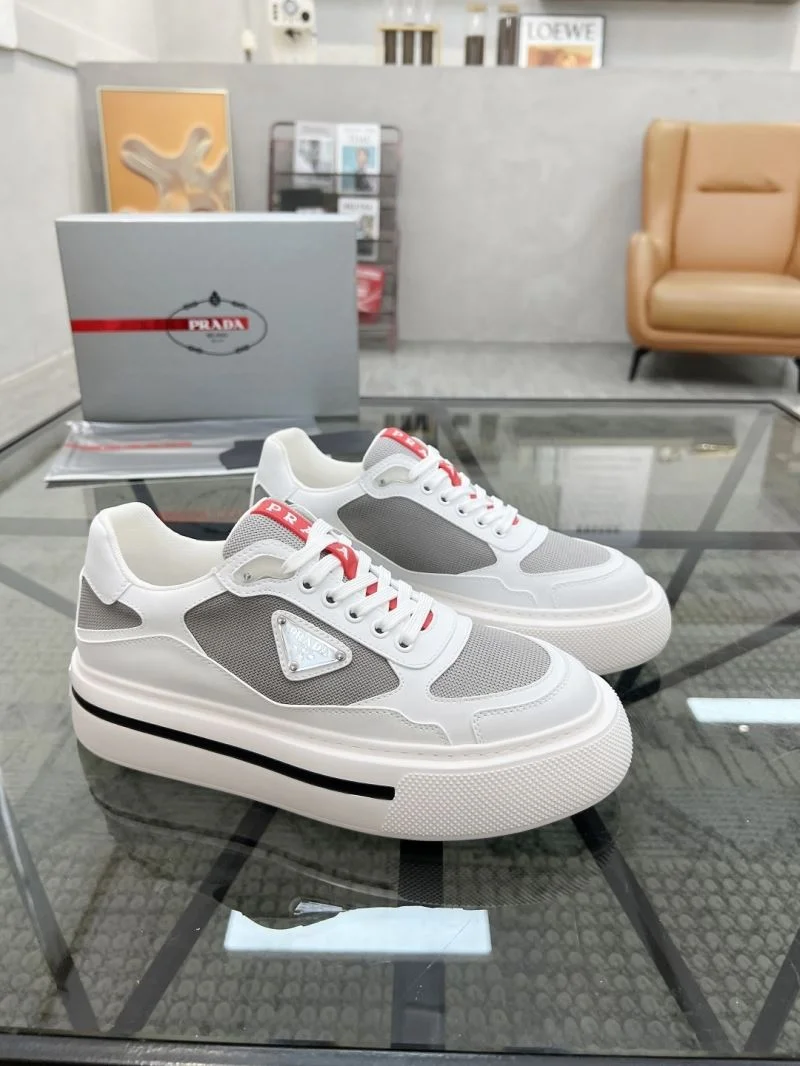 Accurate model Prada Low Shoes