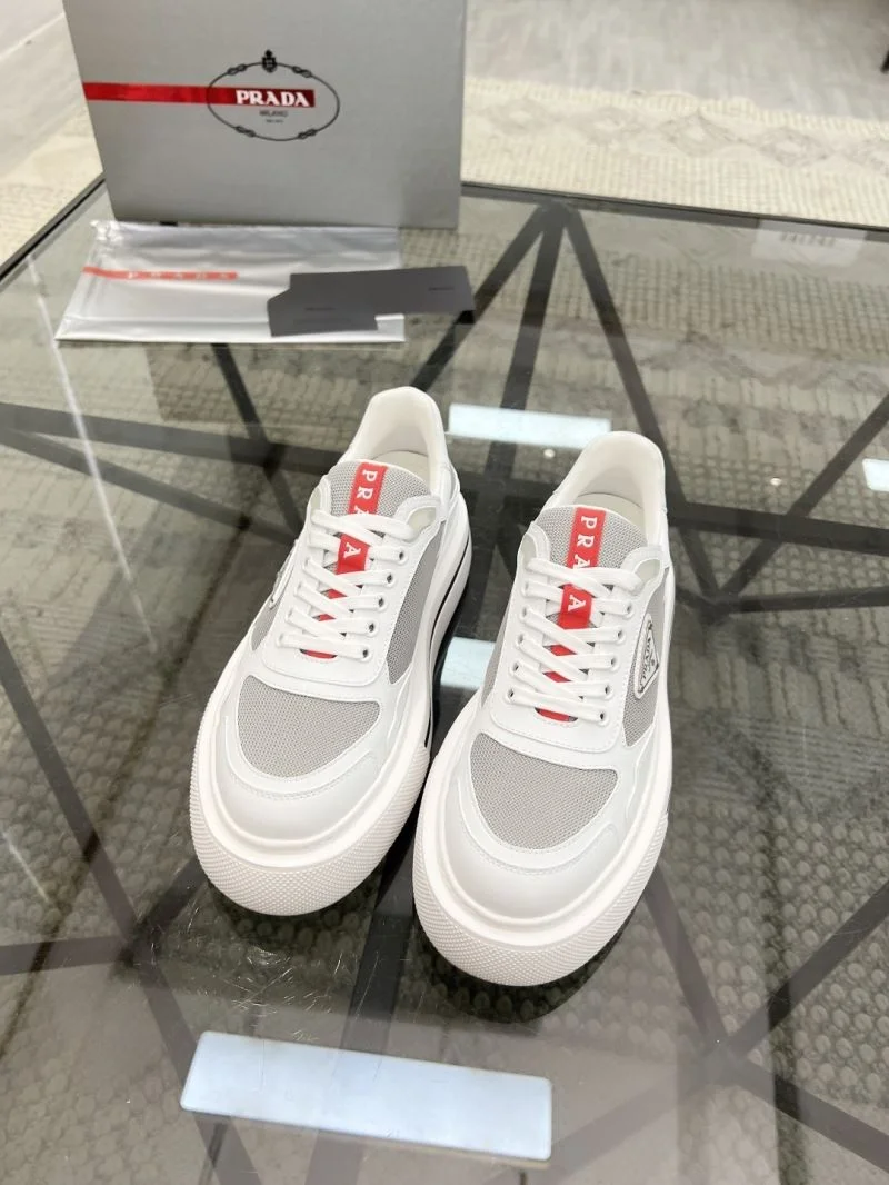 Accurate model Prada Low Shoes