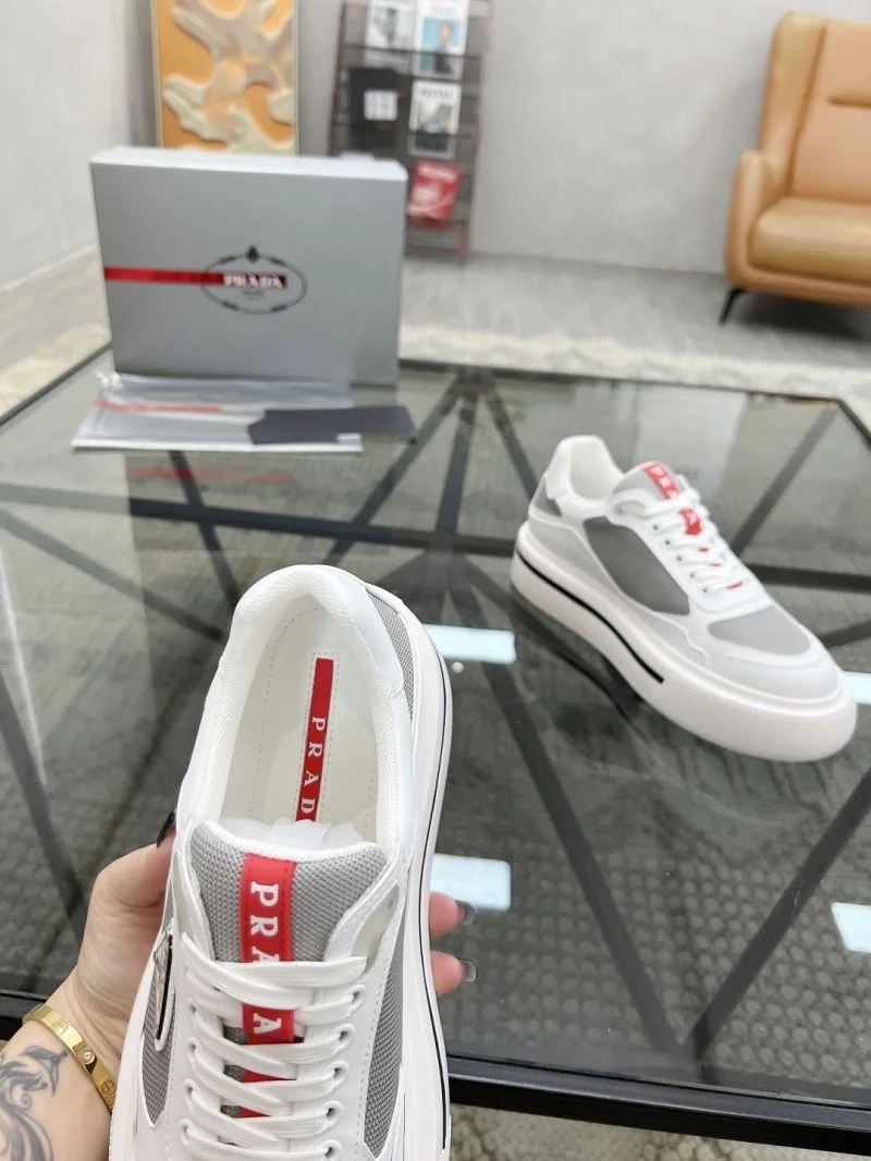 Accurate model Prada Low Shoes
