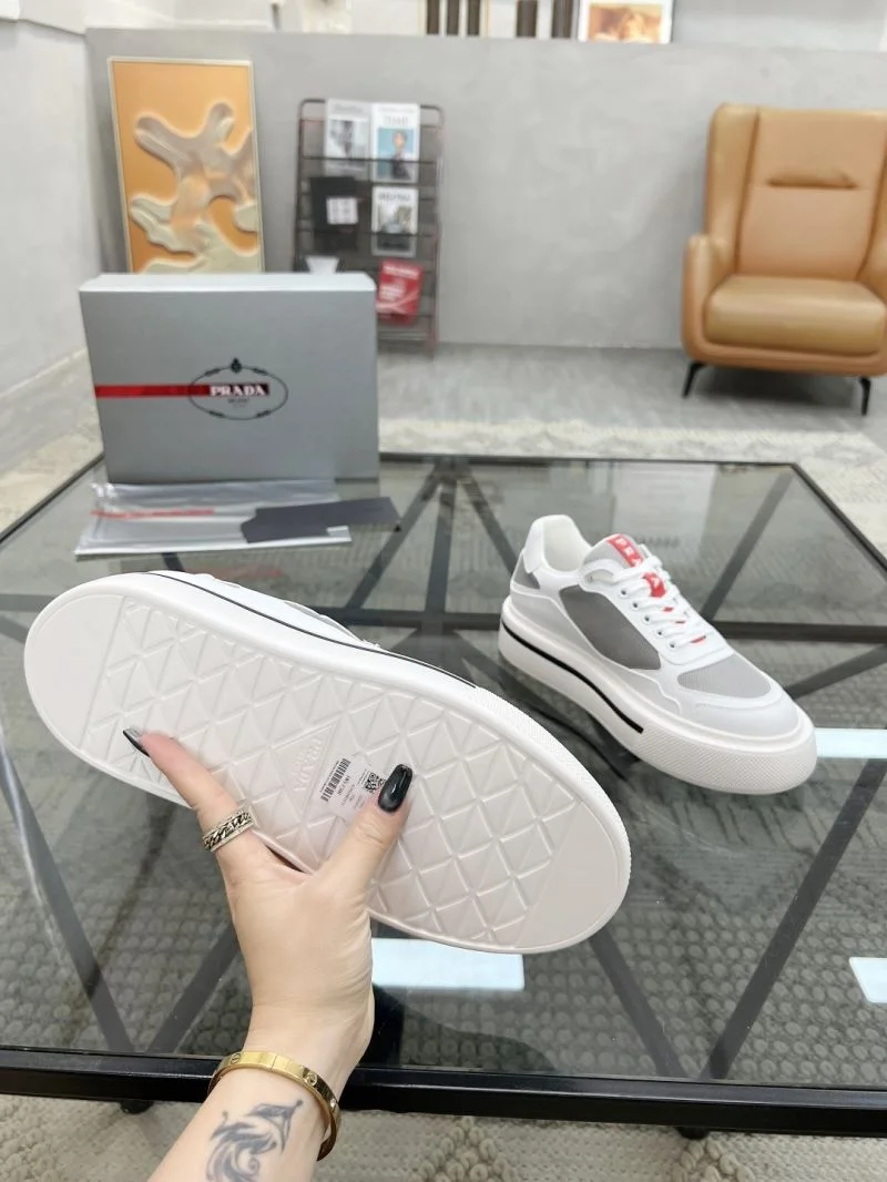 Accurate model Prada Low Shoes