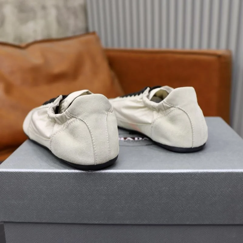Top mirror Prada Low Shoes