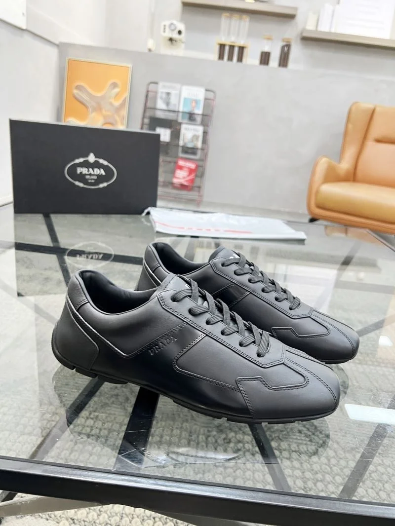 Accurate model Prada Low Shoes