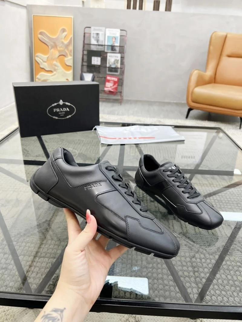 Accurate model Prada Low Shoes