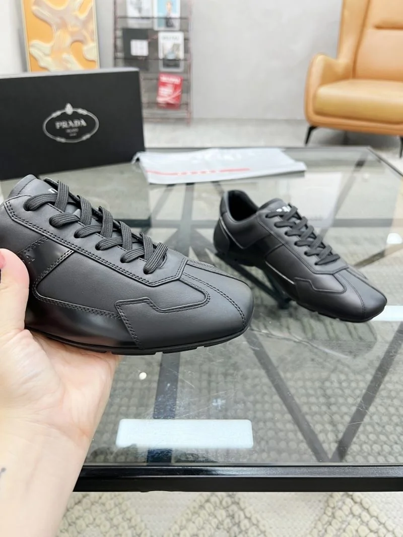 Accurate model Prada Low Shoes