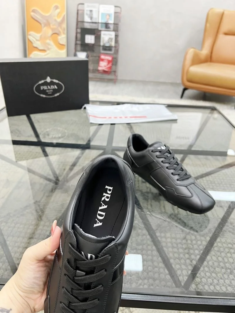 Accurate model Prada Low Shoes